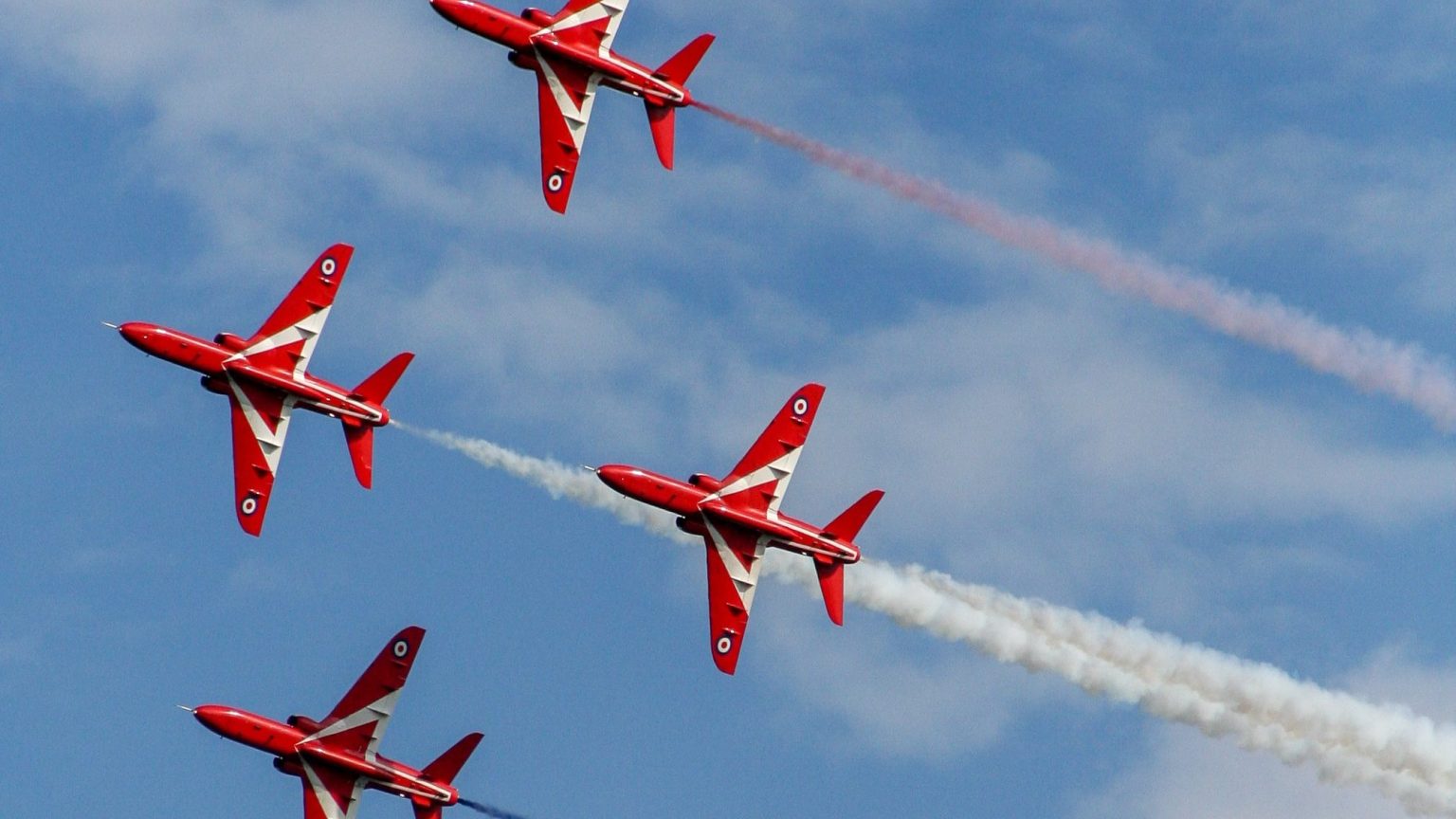Exactly When & Where You Can Expect To See The Red Arrows Fly Over ...