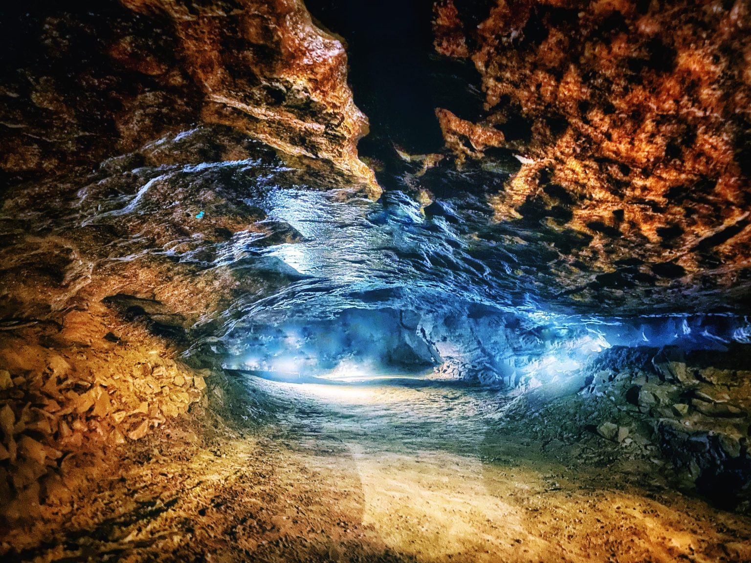 Peak Cavern Peak District: The Devil's Arse, Castleton