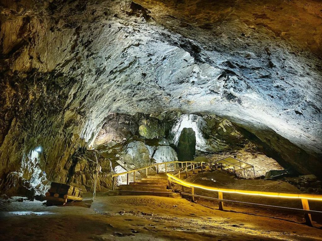 Peak Cavern Peak District: Castleton - The Yorkshireman