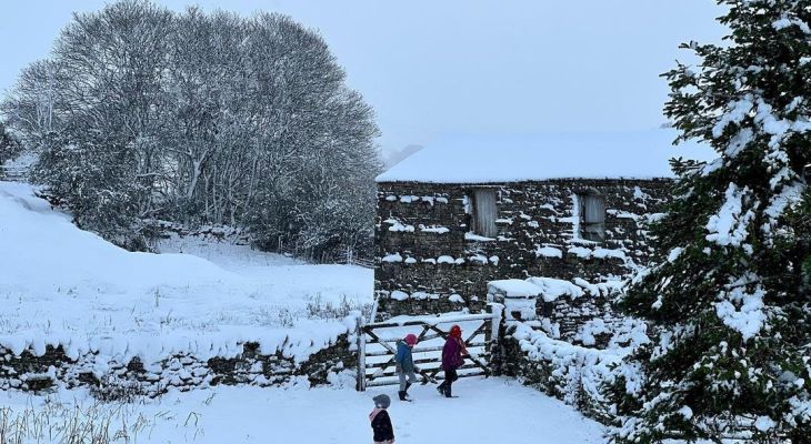 Amanda Owen Shares Pics Of Ravenseat Farm Blizzard & Power Cut This ...