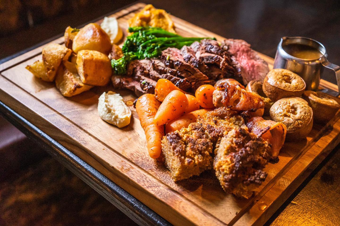 The Hull Restaurant Serving Giant Steak Sunday Roast Boards - The ...