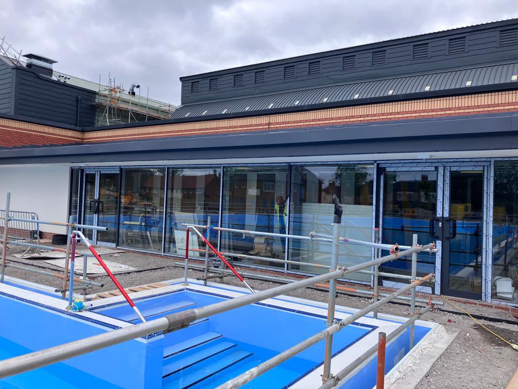Hull, Albert Avenue: Lido Open-Air Pool In The Heart Of Hull