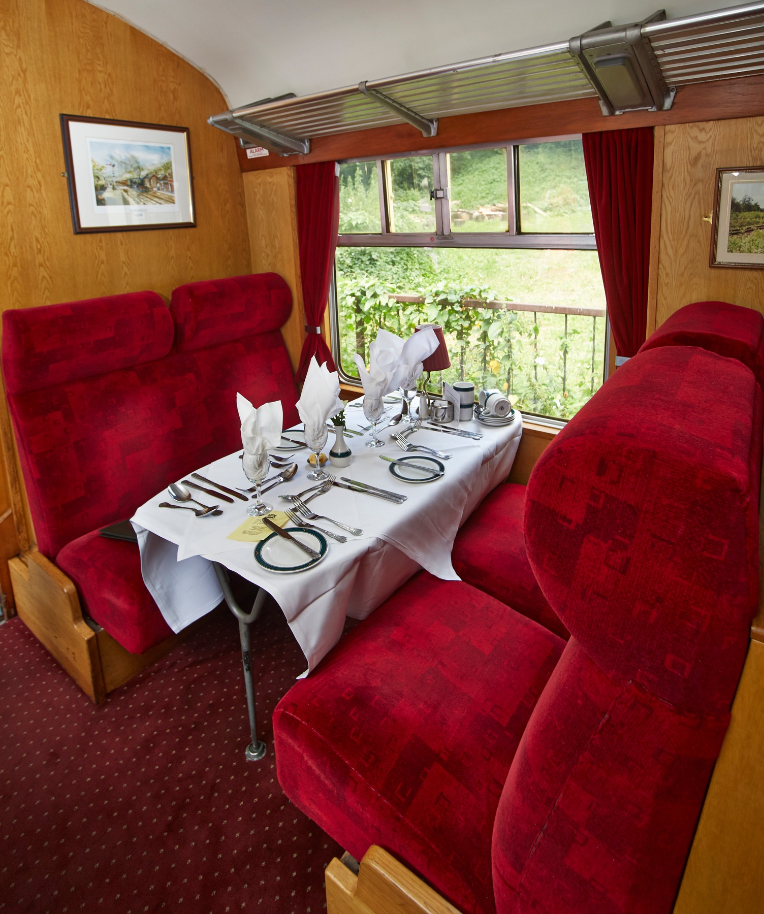 Enjoy The Most Magical Christmas Dinner Aboard North York Moors Railway ...