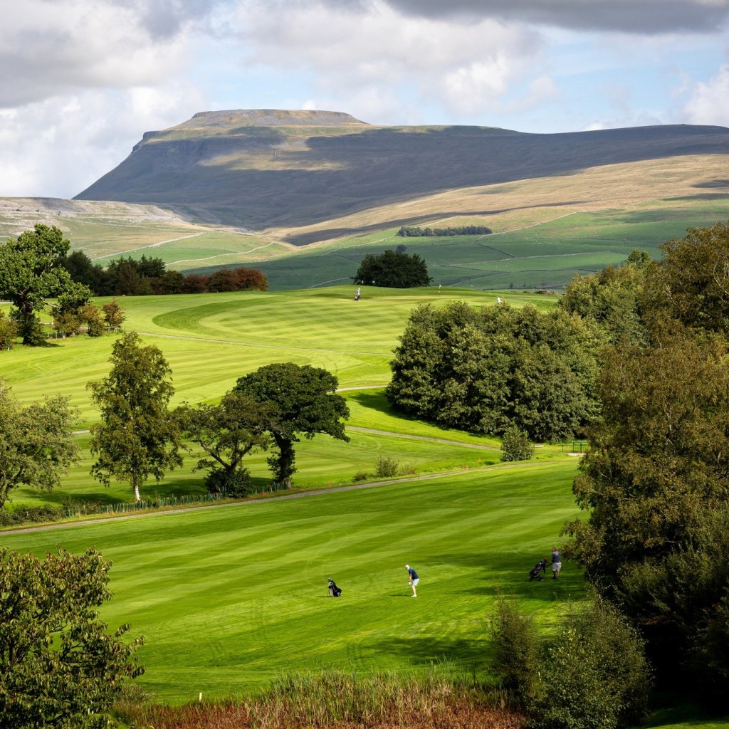 The Stunning Golf & Glamping Estate Overlooking The Yorkshire Dales ...