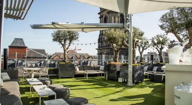 This New Rooftop Restaurant & Bar Offering 360 Degrees Skyline Views Is ...
