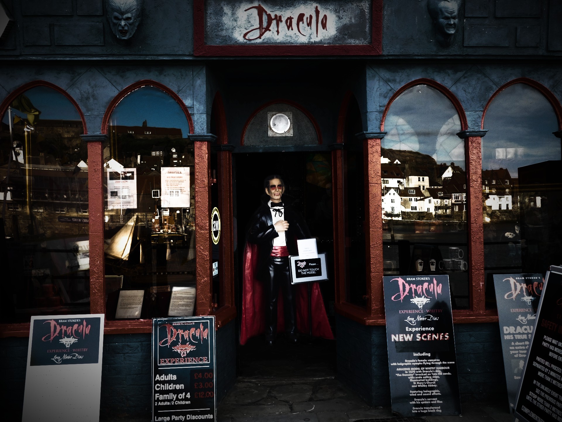 Dracula And Whitby - How A Coastal Town Inspired A Horror Legend - The ...